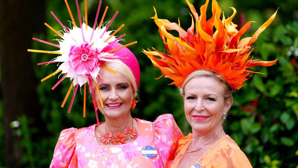 Ascot: Women show off elaborate headdresses for day two - BBC News