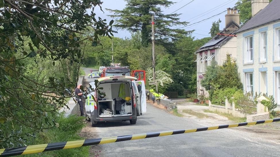 Pembrokeshire fire: Girl fascinated by flames died in blaze - BBC News