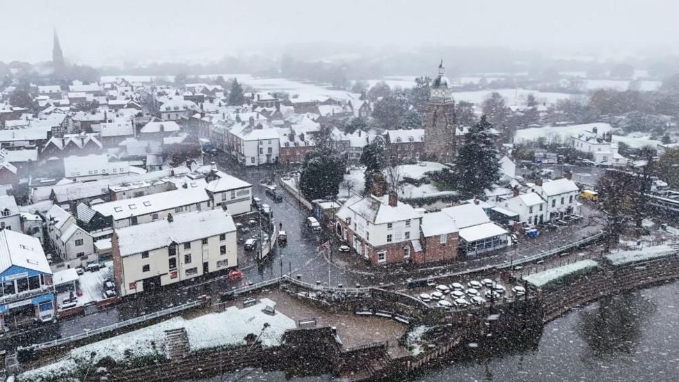 New UK weather warnings announced as cold snap continues - BBC News