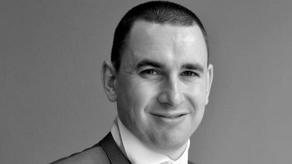 Tribute to father-of-two killed after leaving crashed car on M3 - BBC News