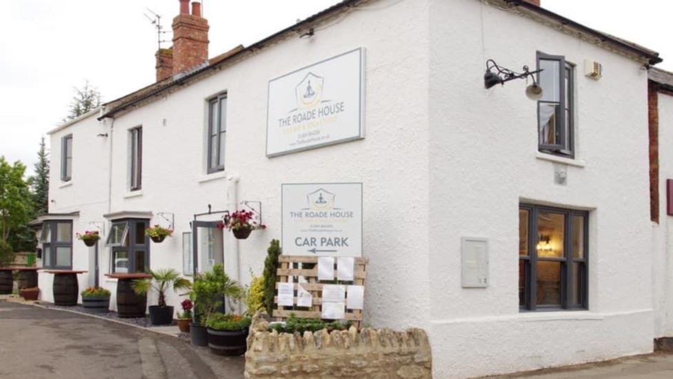 Roade House B&B features on Four in a Bed - BBC News