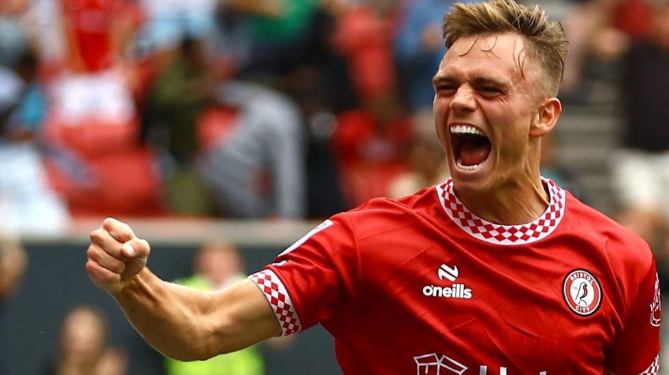 Millwall: Ryan Wintle and Calum Scanlon join on loan - BBC Sport