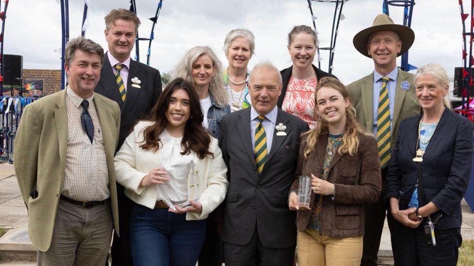 Somerset in Pictures: Bath and West show and dinosaurs - BBC News