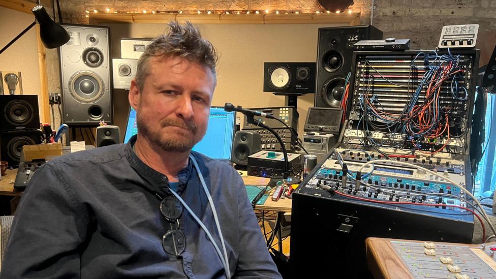 Coldplay pays for young musicians to use studio in Frome - BBC News