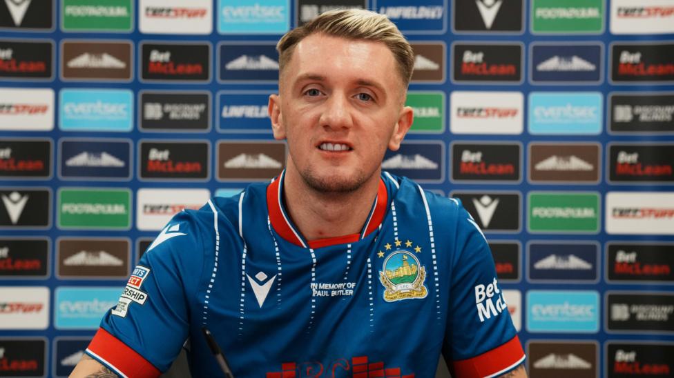 Irish Premiership: Linfield sign winger Morrison from Falkirk - BBC Sport