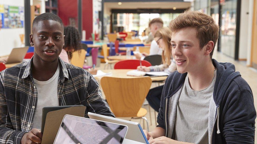 Top 10 tips for starting at university - BBC News