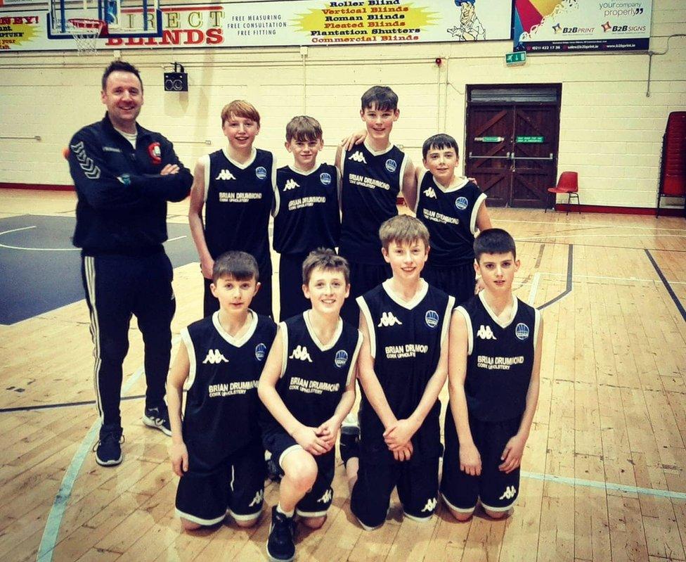 Emily Ratajkowski sponsors Bantry Basketball Club in County Cork - BBC News