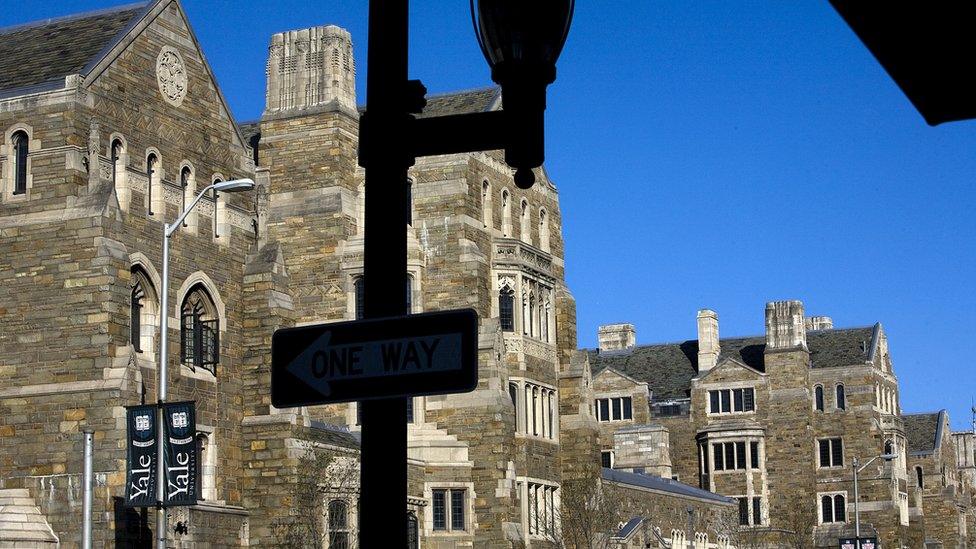 Yale student workers file for union rights - BBC News