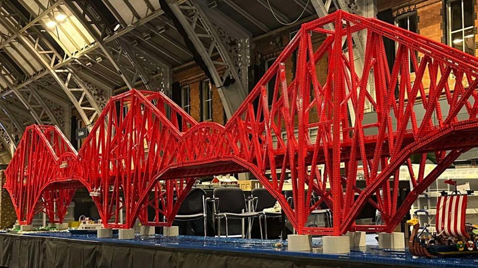 Giant Lego model of Forth Bridge to visit Edinburgh - BBC News