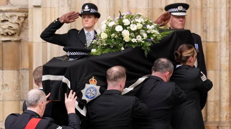 Funeral held for off-duty PC Rosie Prior killed in crash - BBC News