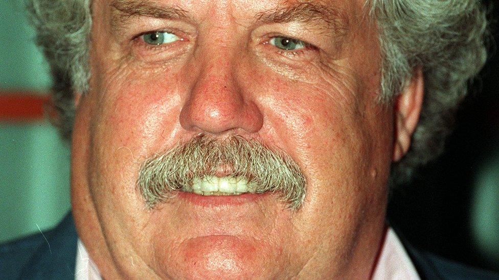 Colin Welland: Actor, writer and Oscar winner dies at 81 - BBC News