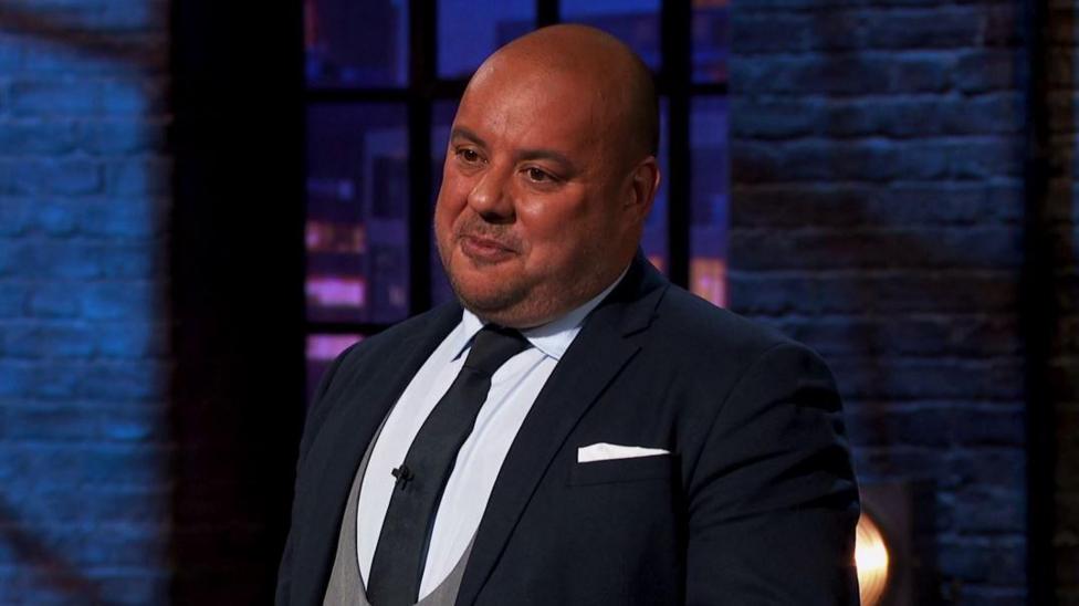 Derbyshire football shirt entrepreneur bags Dragons' Den cash - BBC News