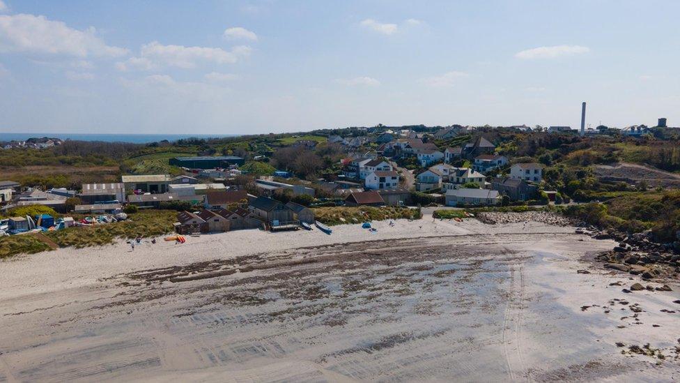Date set for sea defence rock delivery in Isles of Scilly - BBC News