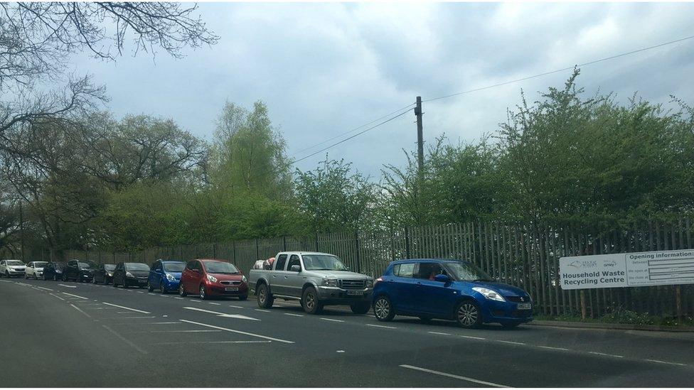 Isle of Wight two-hour tip queues 'caused by weather' - BBC News