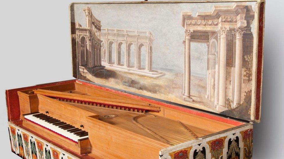 Richard Burnett keyboard collection sells for £835k at auction - BBC News