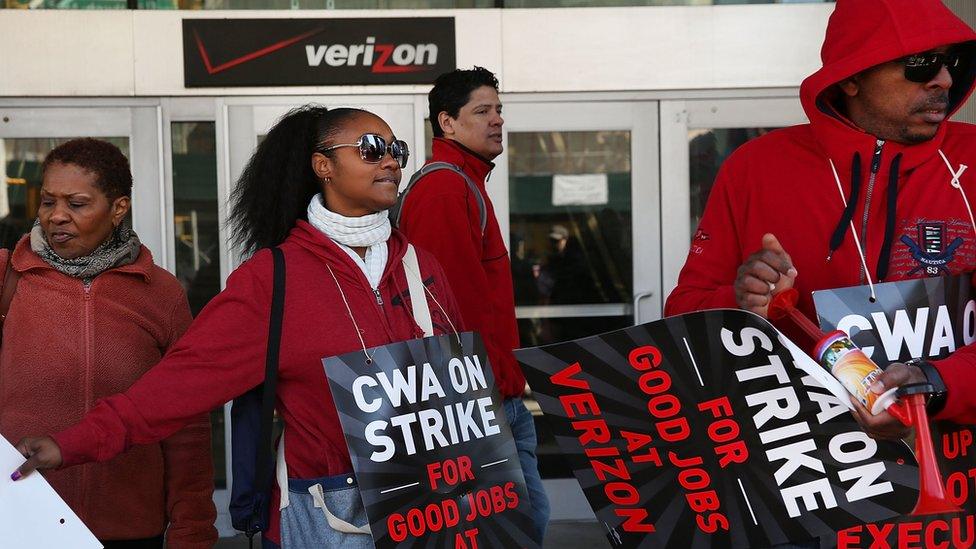 Verizon strike hits earnings figures - BBC News
