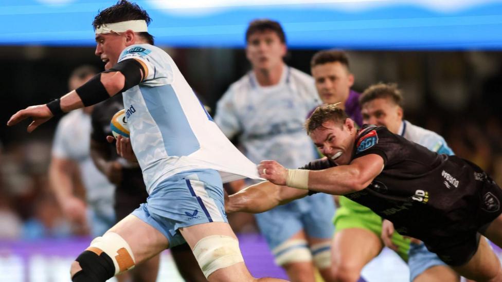 United Rugby Championship: Leaders Leinster battle to 10-7 win over ...