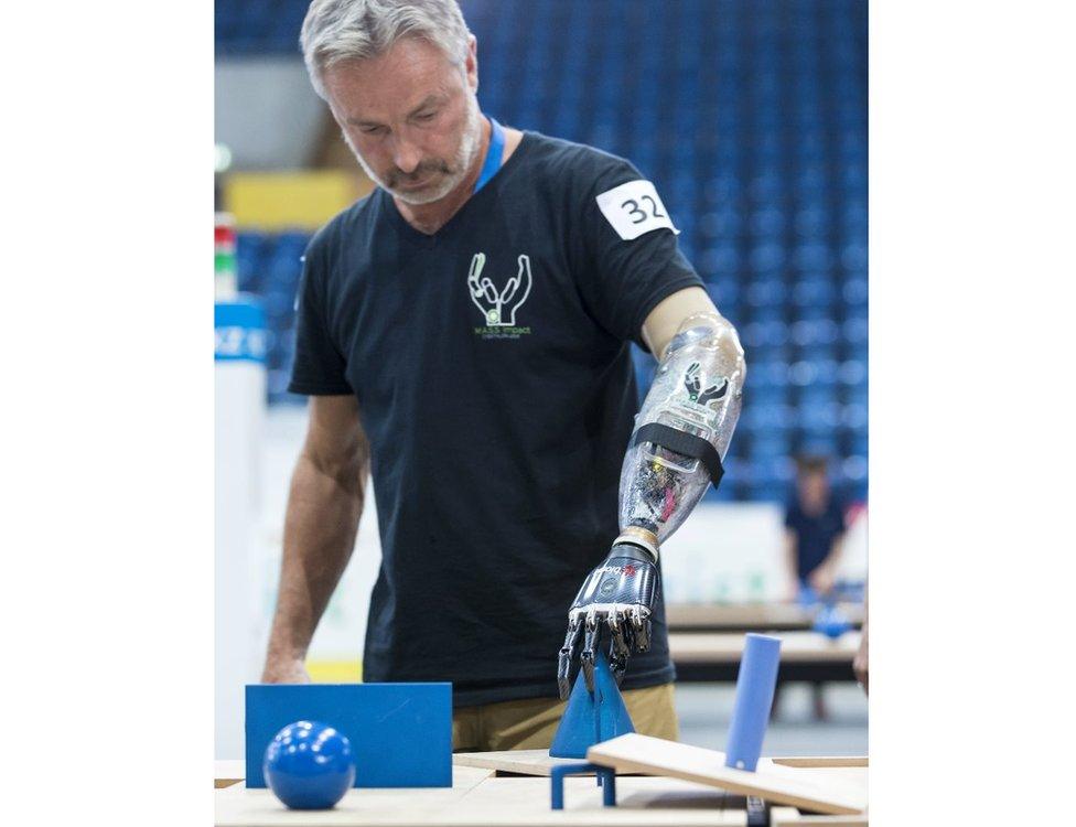 Cybathlon: World's first 'bionic Olympics' gears up - BBC News