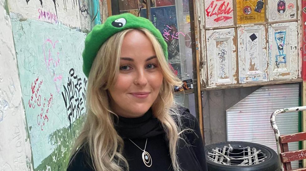 Bristol Drugs Project helping addicts find healing through music - BBC News