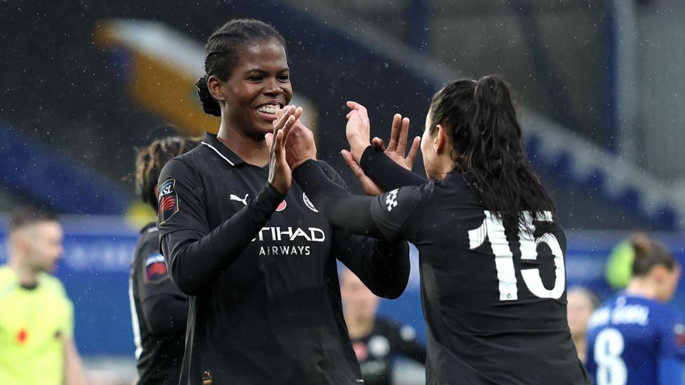 Everton 1-2 Man City: Khadija Shaw scores as visitors move top of Women ...