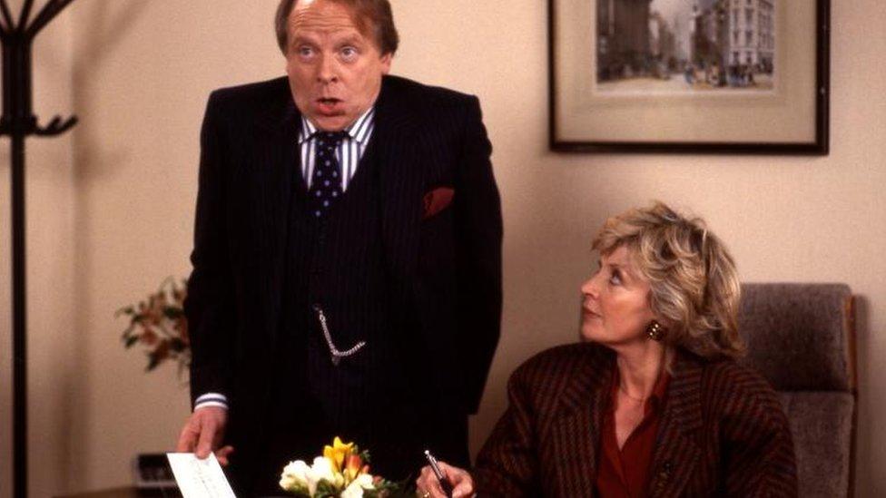 Joint bank accounts: For better or worse? - BBC News