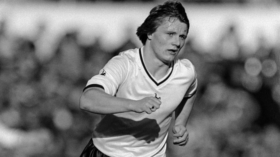 Garry Brooke: Ex-Tottenham midfielder dies aged 64 - BBC Sport