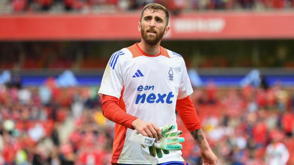 Nottingham Forest: USA goalkeeper Matt Turner joins Lyon - BBC Sport