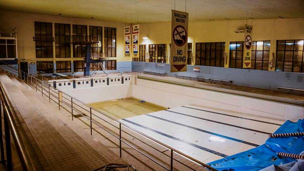 Derelict swimming pool makes splash as new Montrose cinema - BBC News