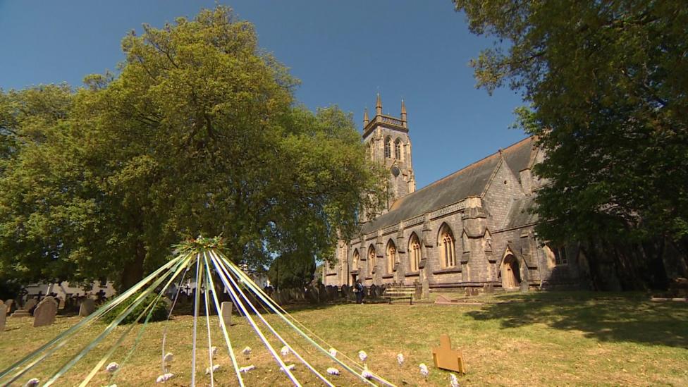 Marychurch remembers 45 victims of WW2 bombing - BBC News