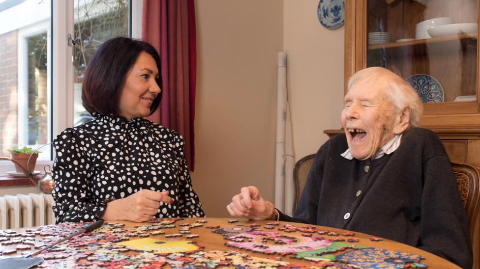 Kent women feature in 'powerful' new photo series - BBC News
