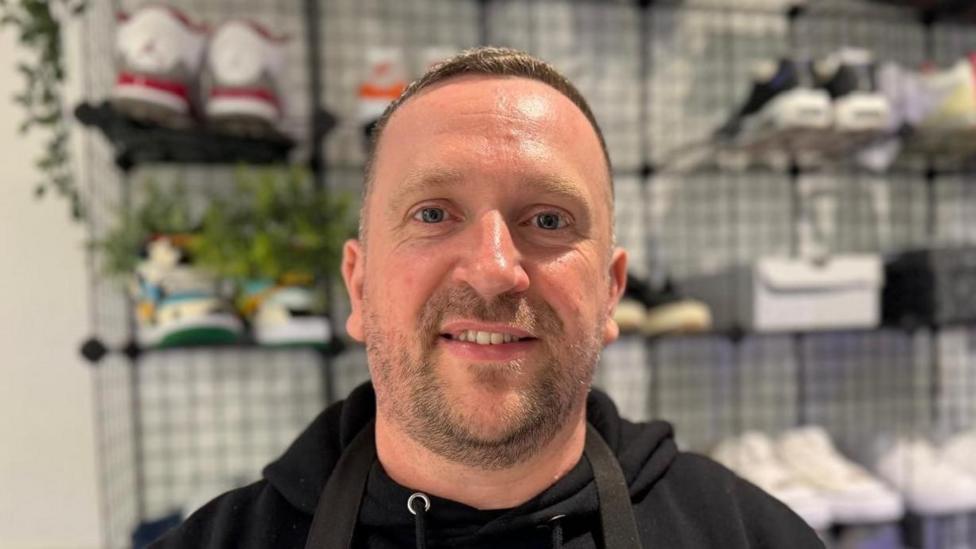 Colchester traders speak of fears over repeated power cuts - BBC News