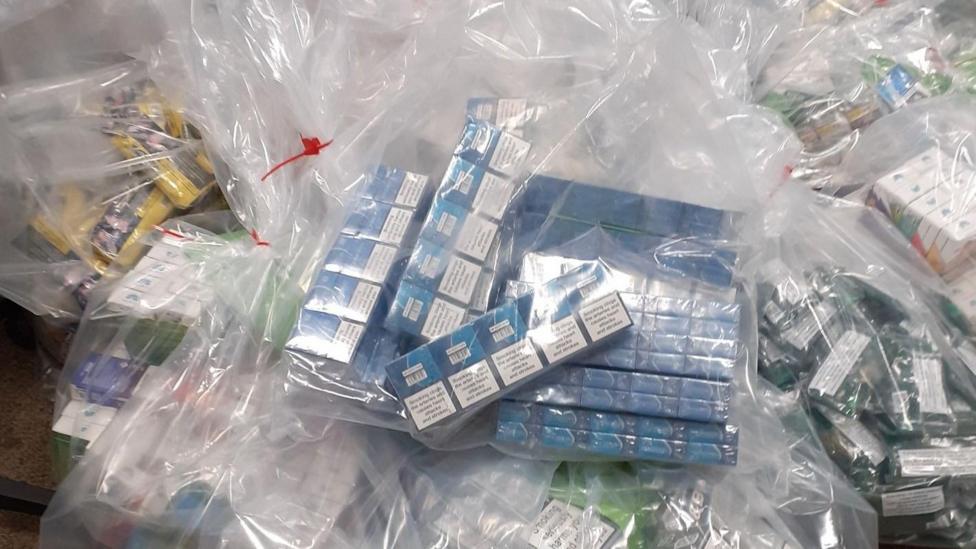 Thousands of illegal vapes seized in Hampshire - BBC News