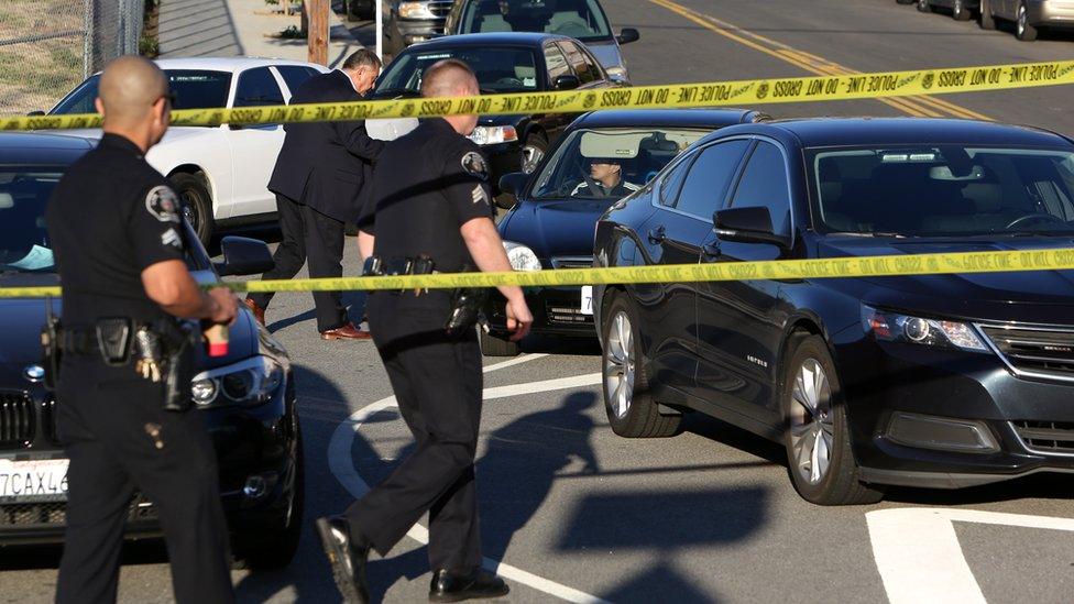 Los Angeles schools shut over email threat to students - BBC News