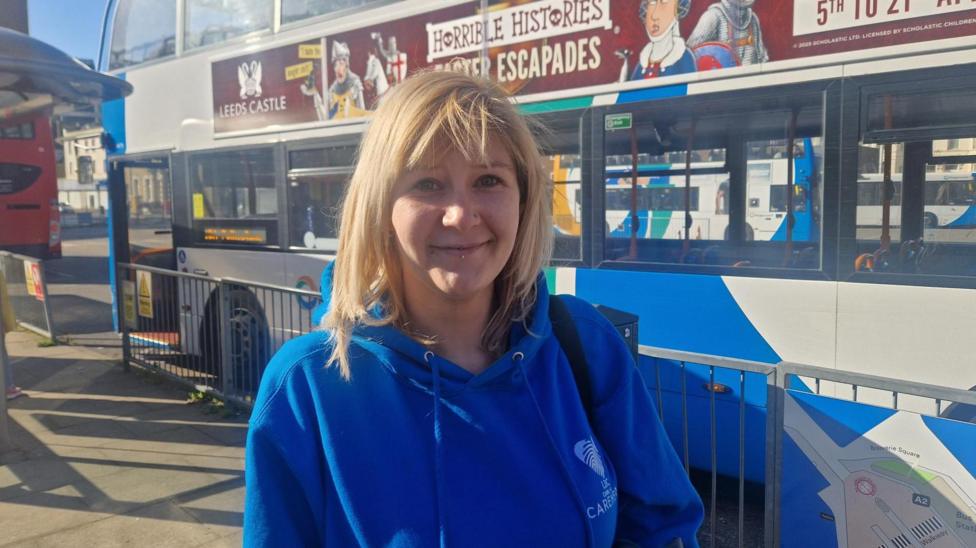 Anger at changes to Cornwall bus timetables - BBC News