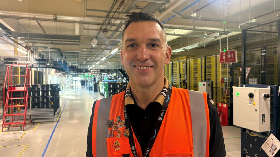 High-tech and huge robots: Inside Amazon's massive £550m warehouse ...
