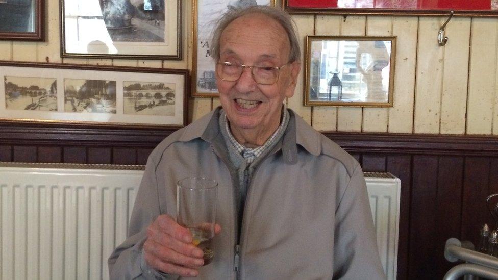 'Scandalous' Isle of Wight NHS database not replaced - BBC News