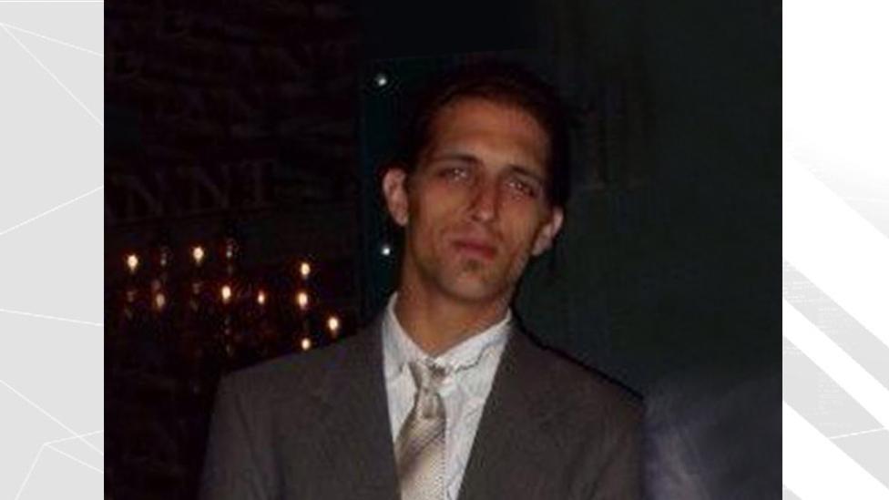 Carl Scott death: Winchester man bailed - BBC News