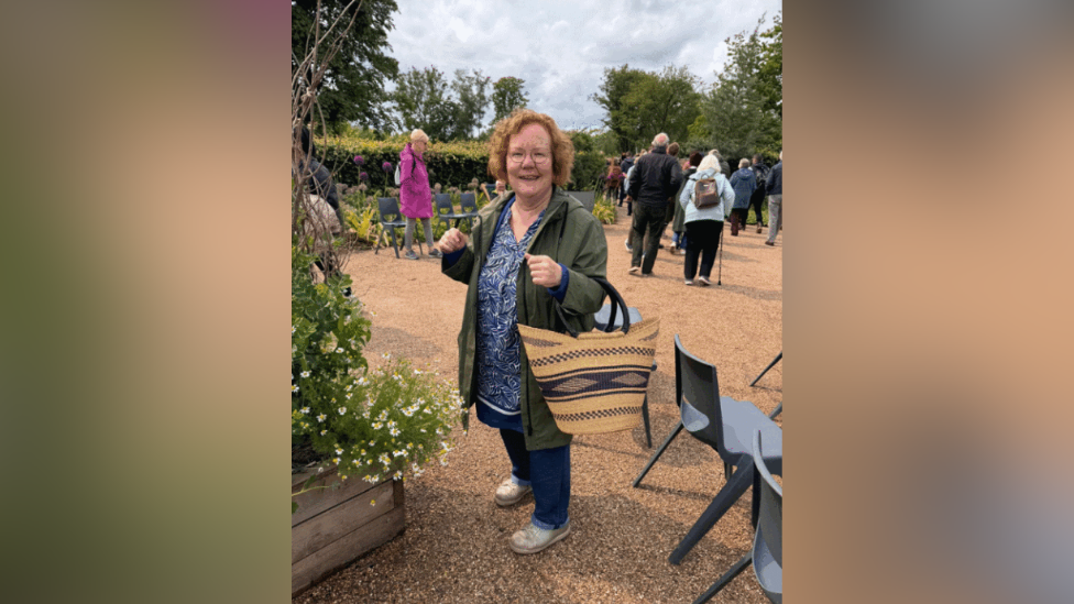 World Parkinson's Day: 'I was angry with diagnosis at 50' - BBC News
