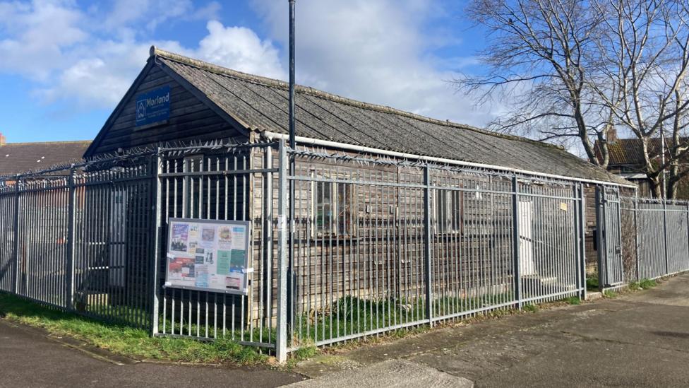 Town to get 'welcoming' new community hall - BBC News