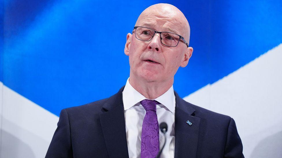 Scottish Parliament endorses SNP call for independence referendum - BBC ...