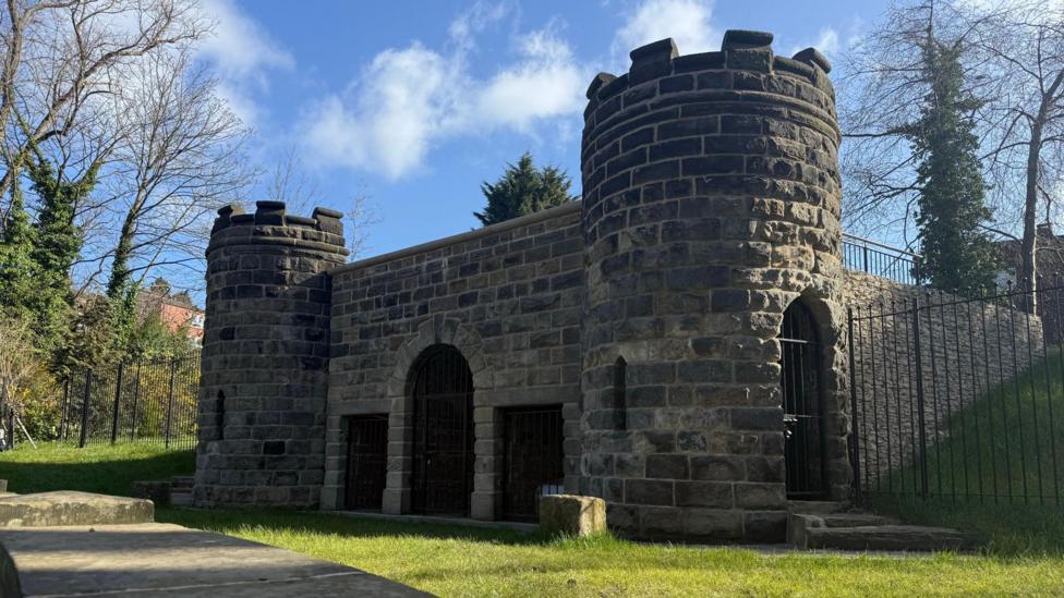 Leeds: Restored Victorian bear pit in Headingley officially reopens ...