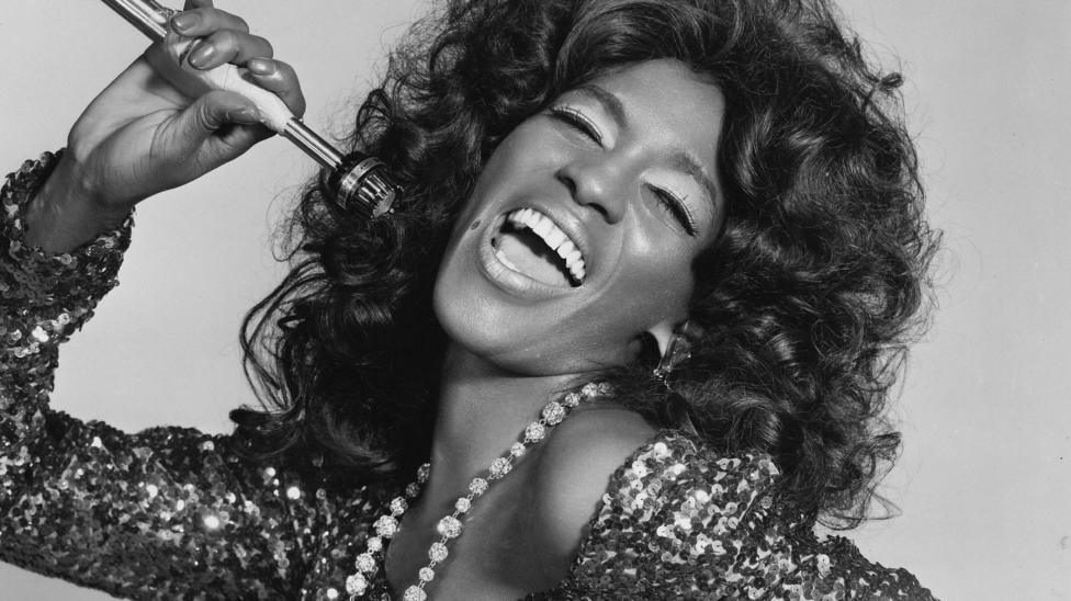 Gwen McCrae: Tributes paid to funk and soul singer who has died - BBC News