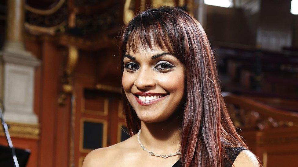 Sound of Music singalong at Last Night of the Proms - BBC News