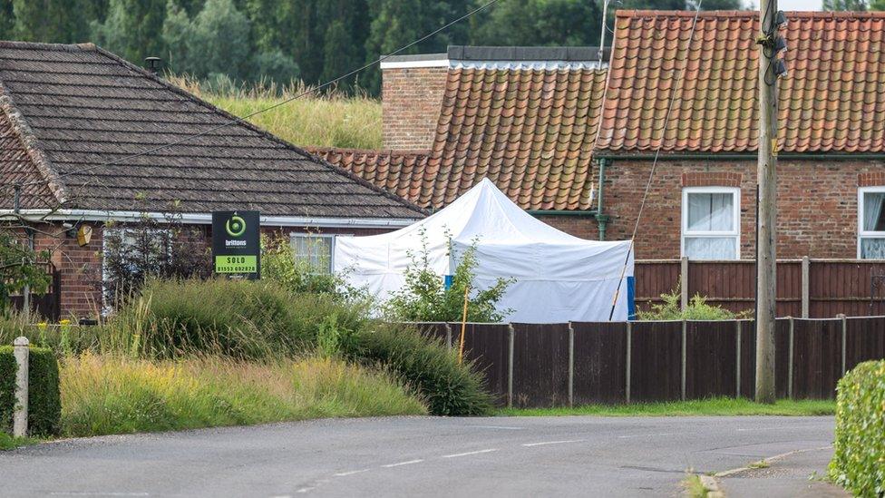 Allison Muncaster inquest: Husband caught on CCTV shooting her - BBC News