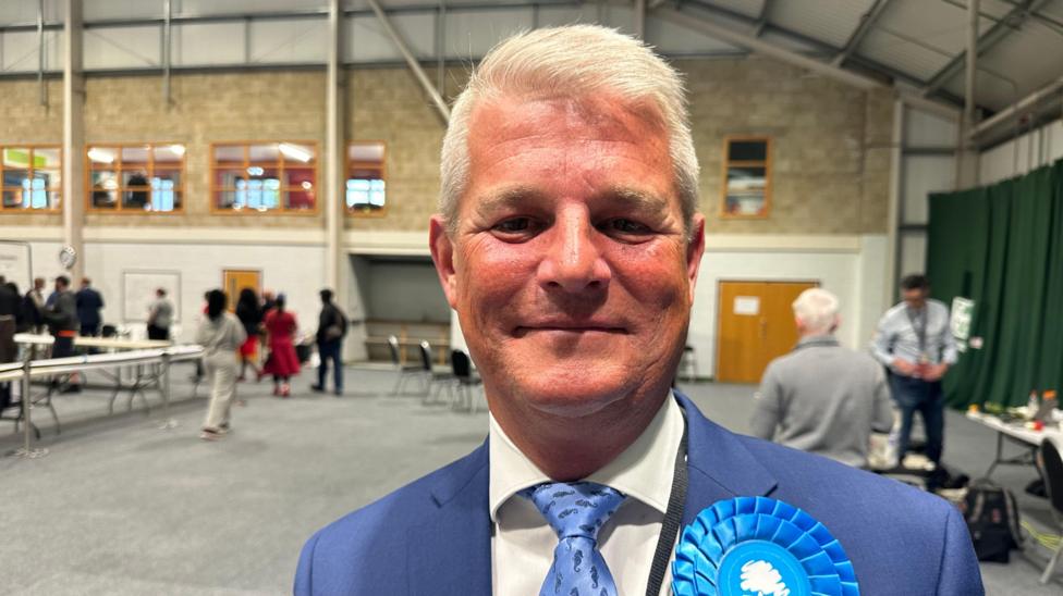 Daventry MP writes to constituents over hotel for asylum seekers - BBC News