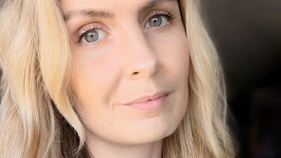 Bowel symptoms: 'I wouldn't poo if my husband was at home' - BBC News