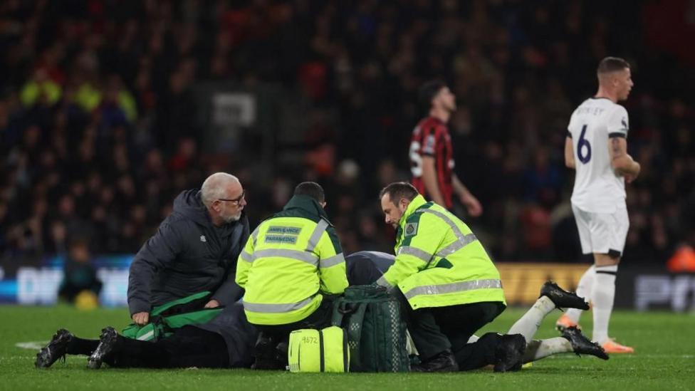 Paramedics to teach CPR to Peterborough United players - BBC News