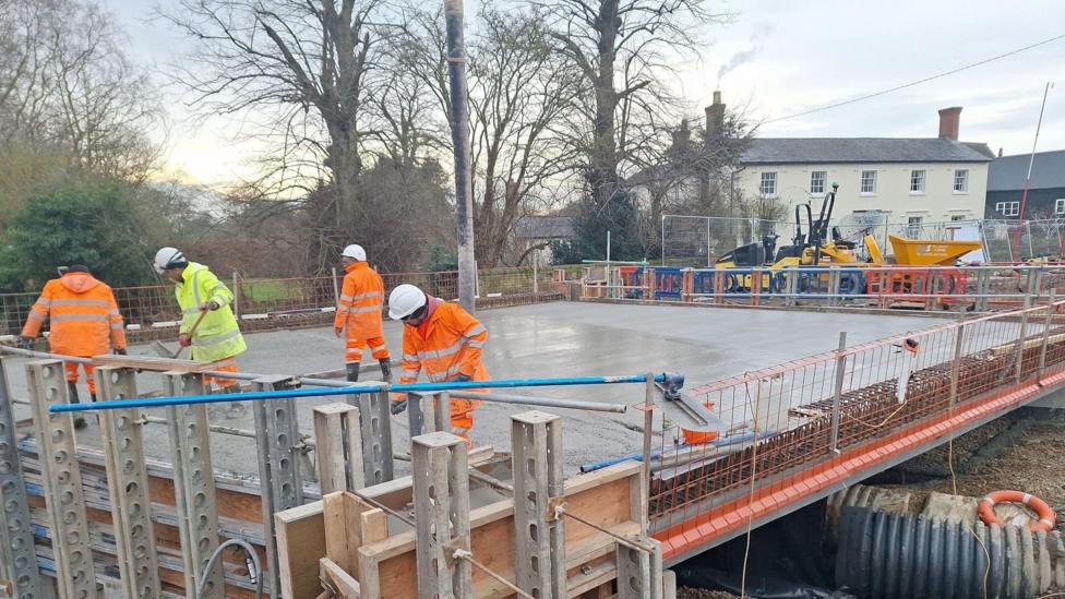 Stowlangtoft A1088 to reopen in March after delayed bridge works - BBC News