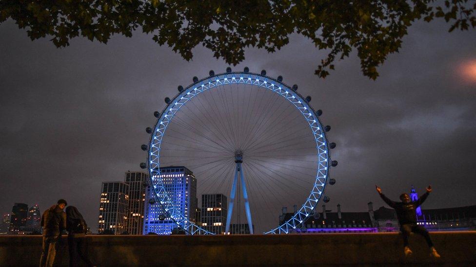 NHS: UK landmarks lit up blue - BBC Newsround