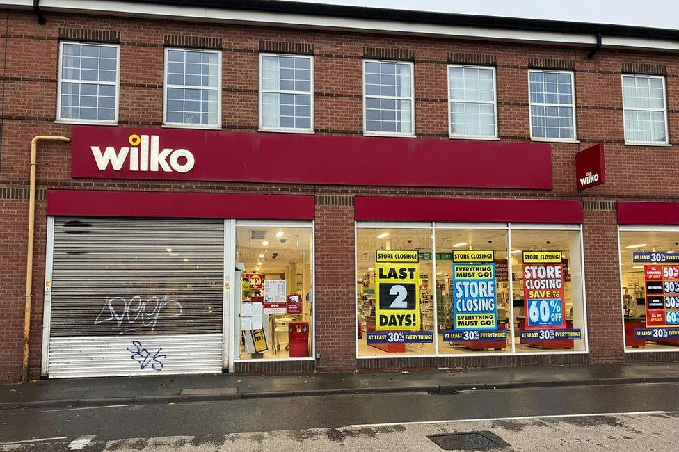 Sadness as Brownhills Wilko among first to close - BBC News